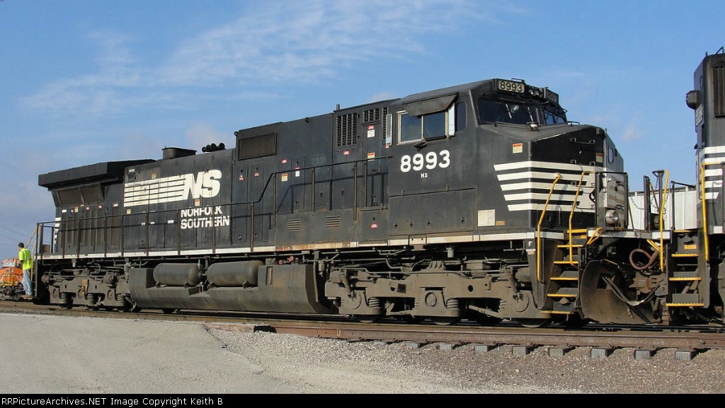 NS 8933